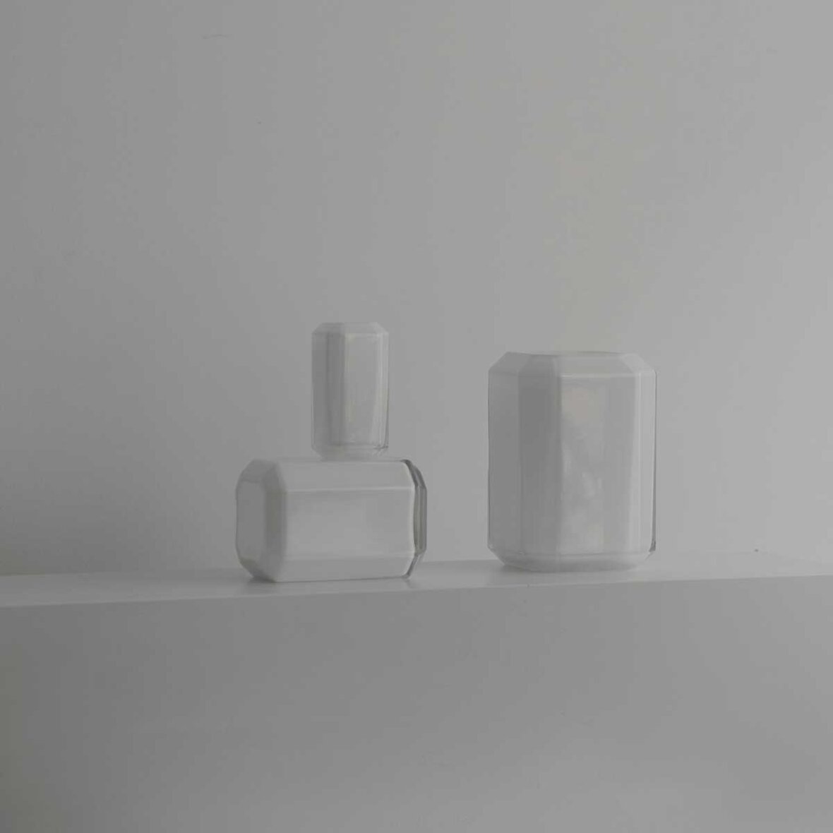 LOUISE ROE JEWEL VASE H20 CM | OPAL WHITE - Stokværk