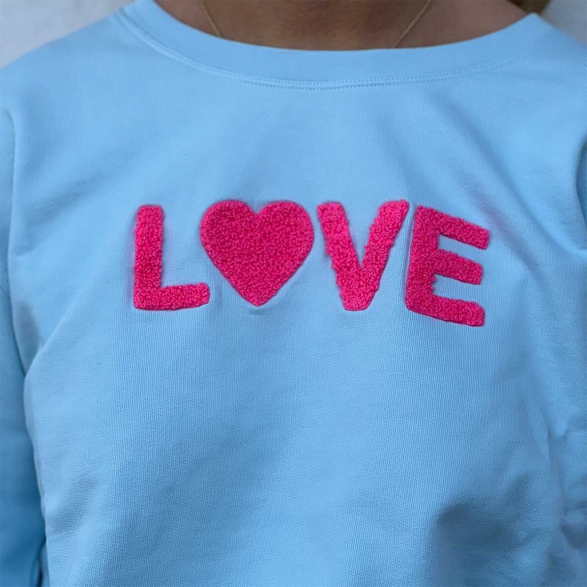 ROSAS LOVE SWEATSHIRT | LOVE BABY BLUE - Stokværk